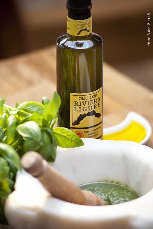 Salone Agroalimentare Ligure: Olio DOP Riviera Ligure e Basilico ...